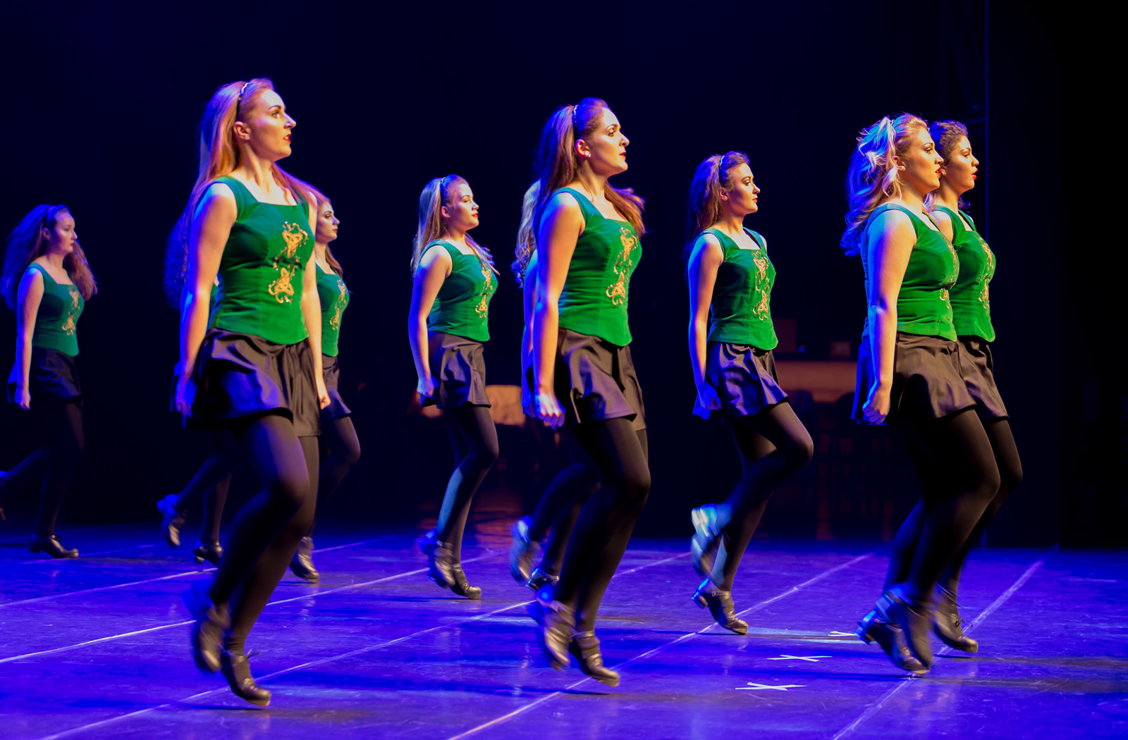 INNOVA IRISH DANCE COMPANY - Landing